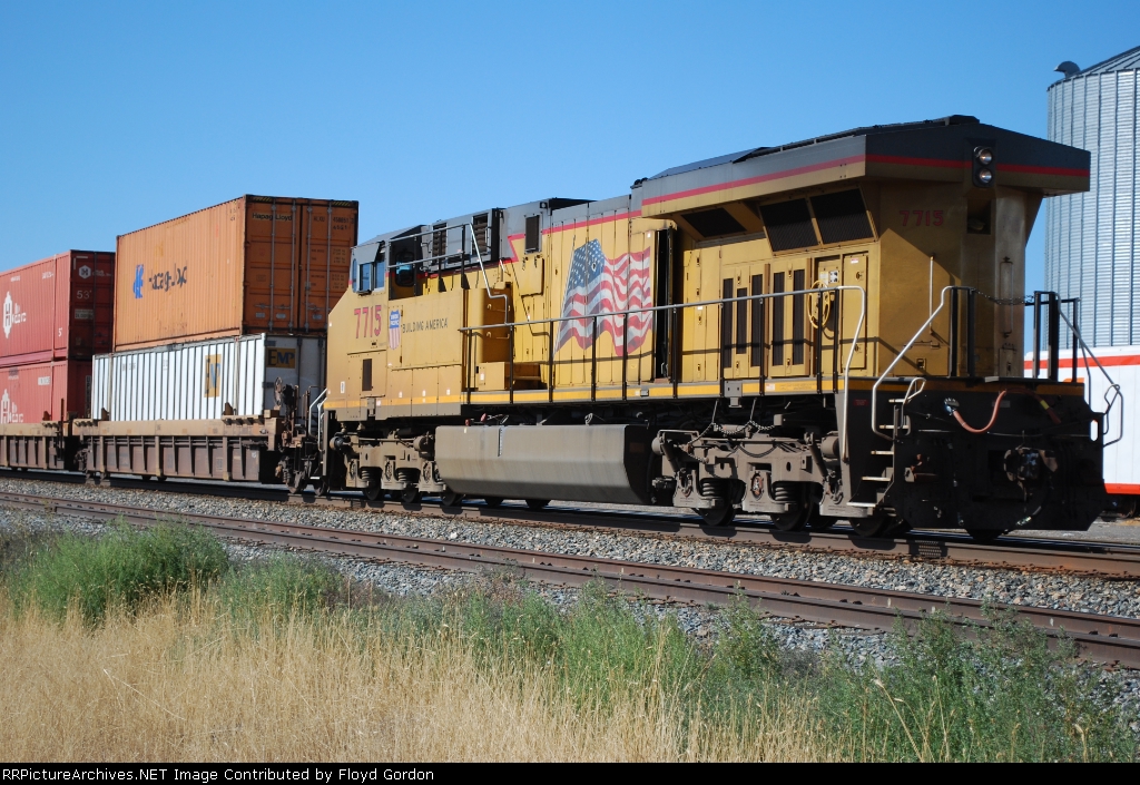 UP 7715 DPU pushes on eastbound